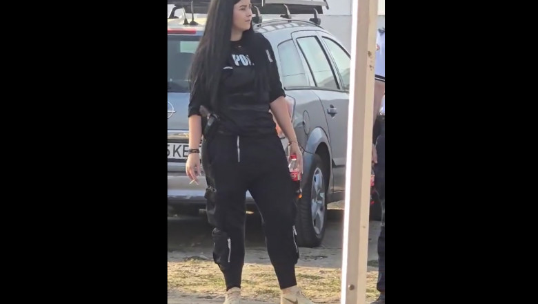 Balciu de la Rosiori: O politista prezinta uniforma de balci sau balciu ...